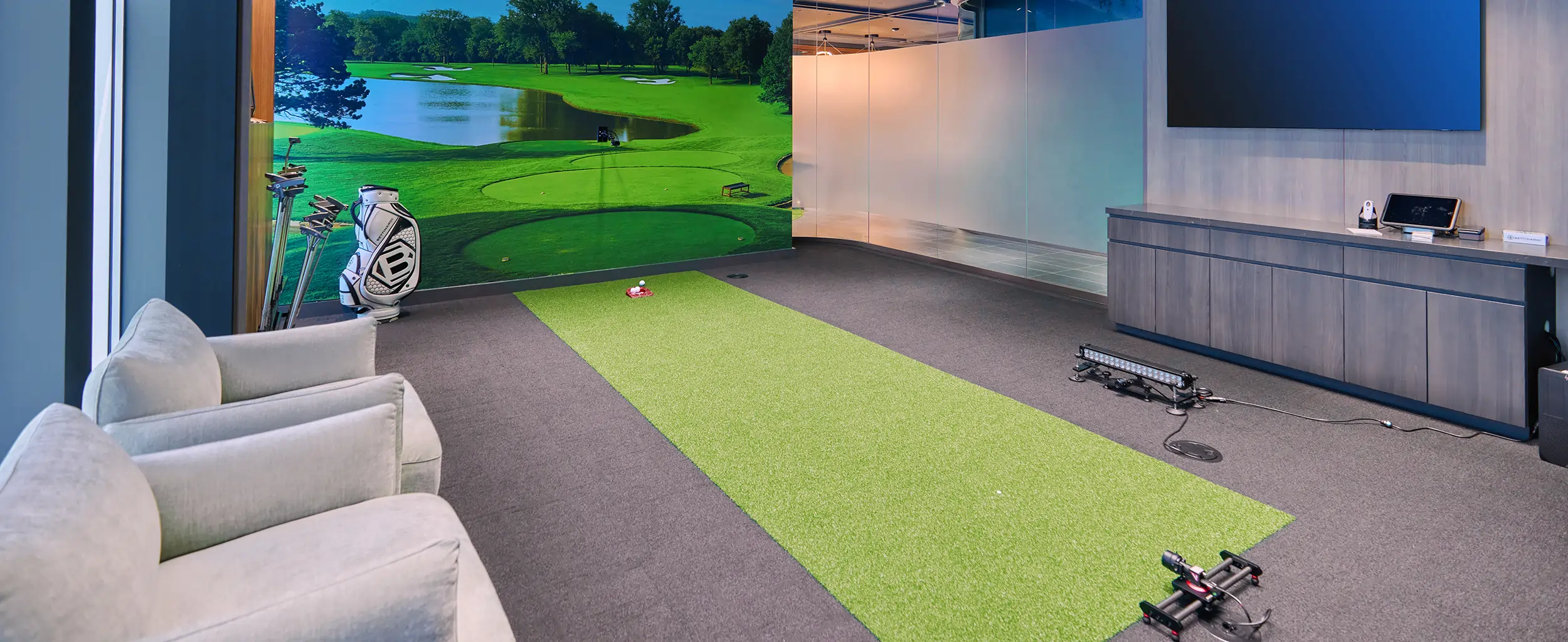 Indoor Golf Simulators in Jacksonville, FL | SYNLawn